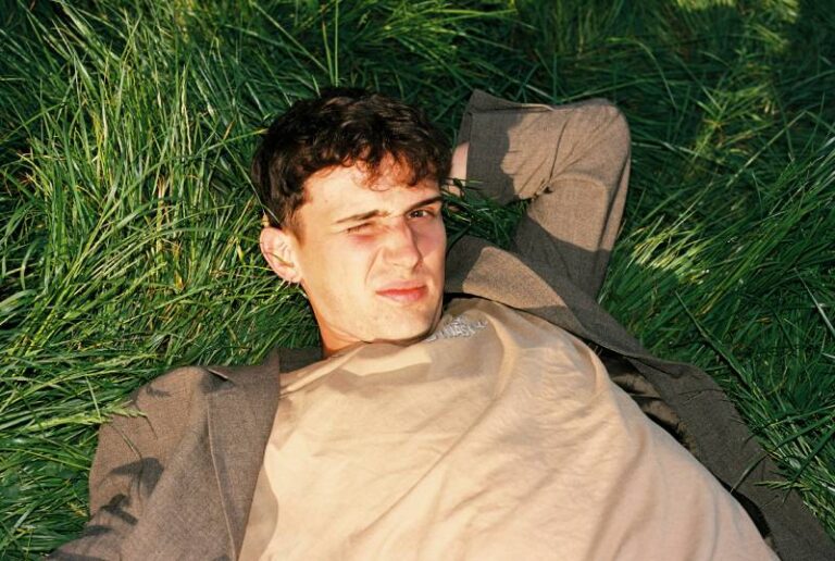 pablopablo es Pablo Drexler, el hijo de Jorge Drexler, y esta es su música