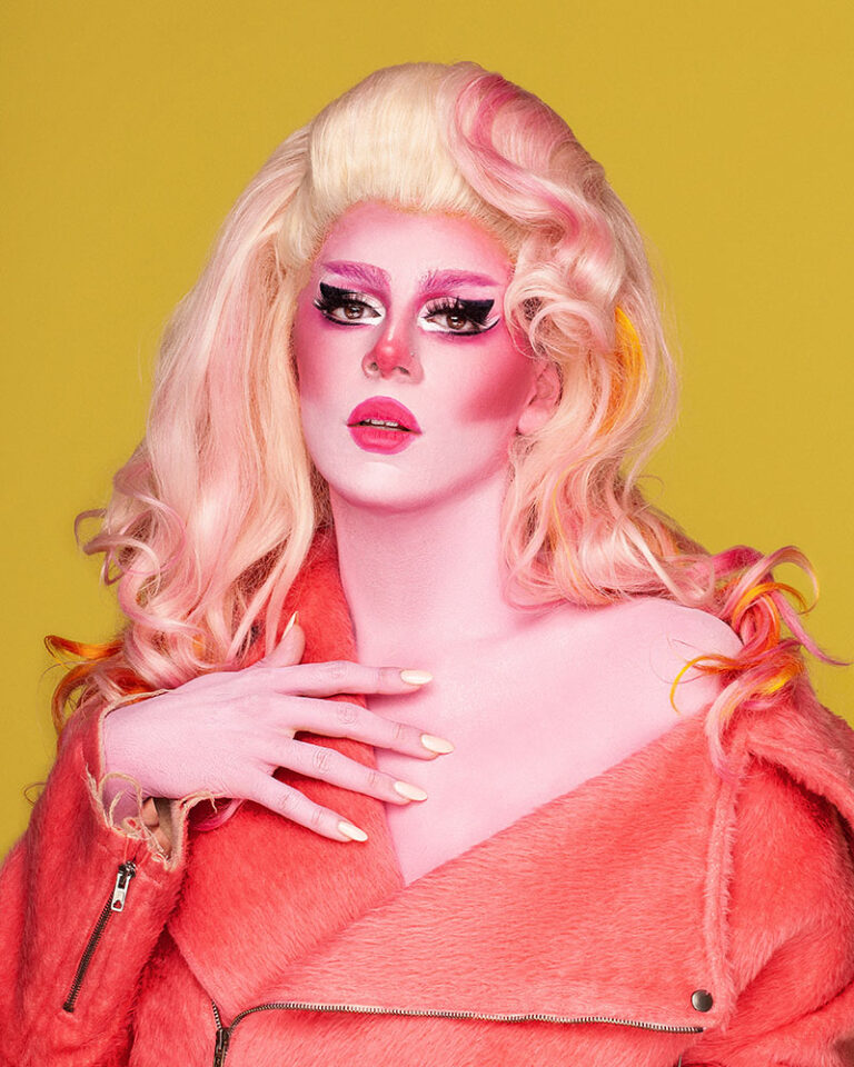 Arantxa Castilla-La Mancha y Hugáceo Crujiente x Krash Kosmetics