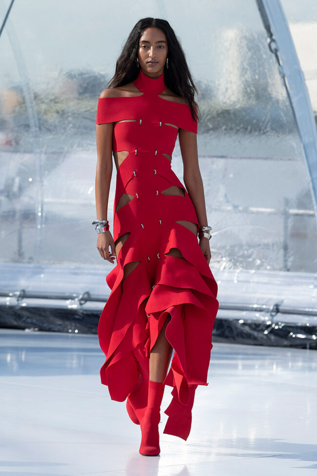 El desfile de Alexander McQueen y su triunfo en la London Fashion Week