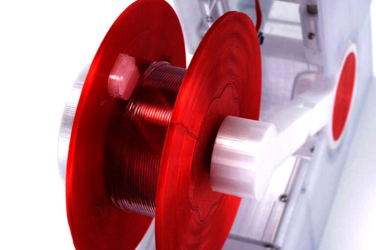 Polyformer convierte botellas plástico en hilo para impresoras 3D