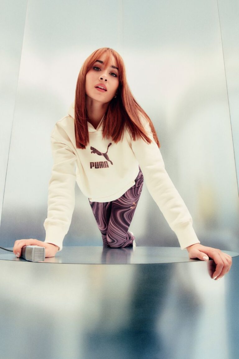 Aitana x PUMA nos devuelve a los 60 y 70 con su colección