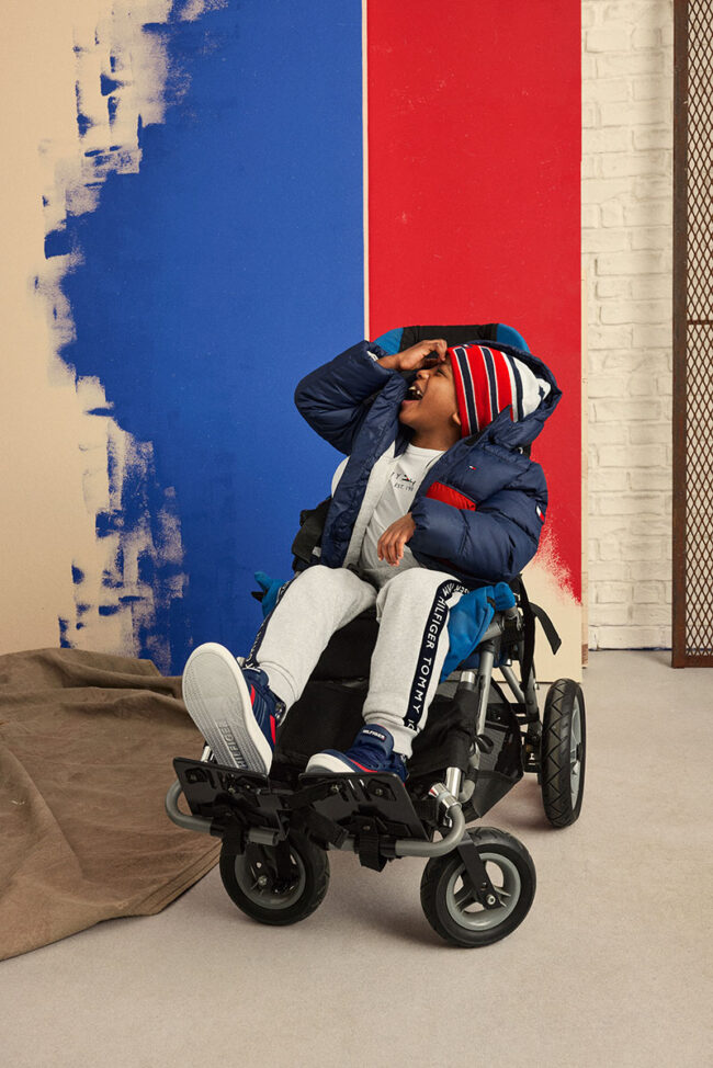 Tommy Hilfiger Adaptive AW22 para personas con discapacidad