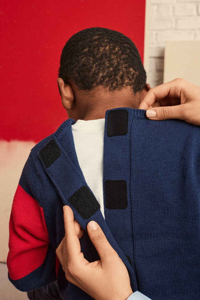 Tommy Hilfiger Adaptive AW22 para personas con discapacidad