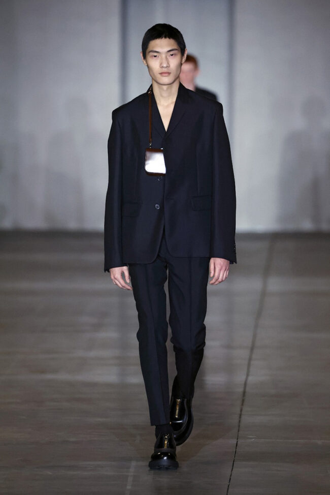 El desfile de Prada Mens FW23 es una oda al minimalismo y a lo clásico