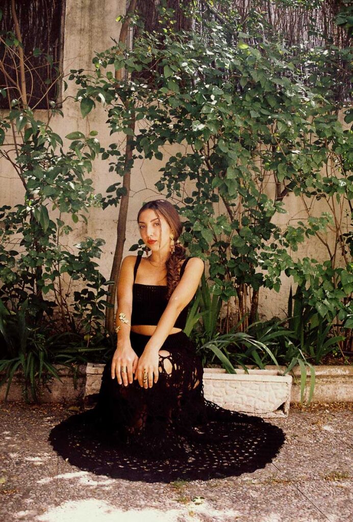 Lucía Fernanda y la música de la nueva cara voz de la saga Carmona