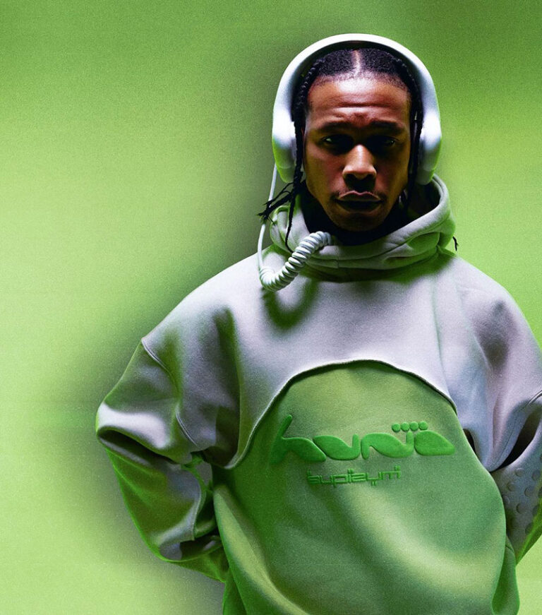 La sudadera viral de Tik Tok que mezcla gorp core y moda urbana pura.