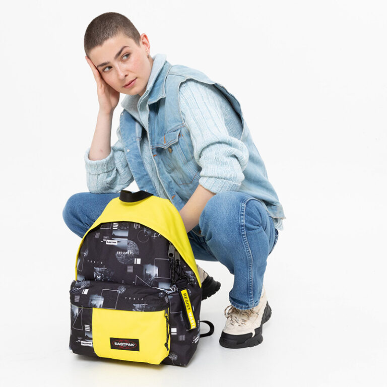 Las mochilas sostenibles de la nueva colección de Eastpak a todo color