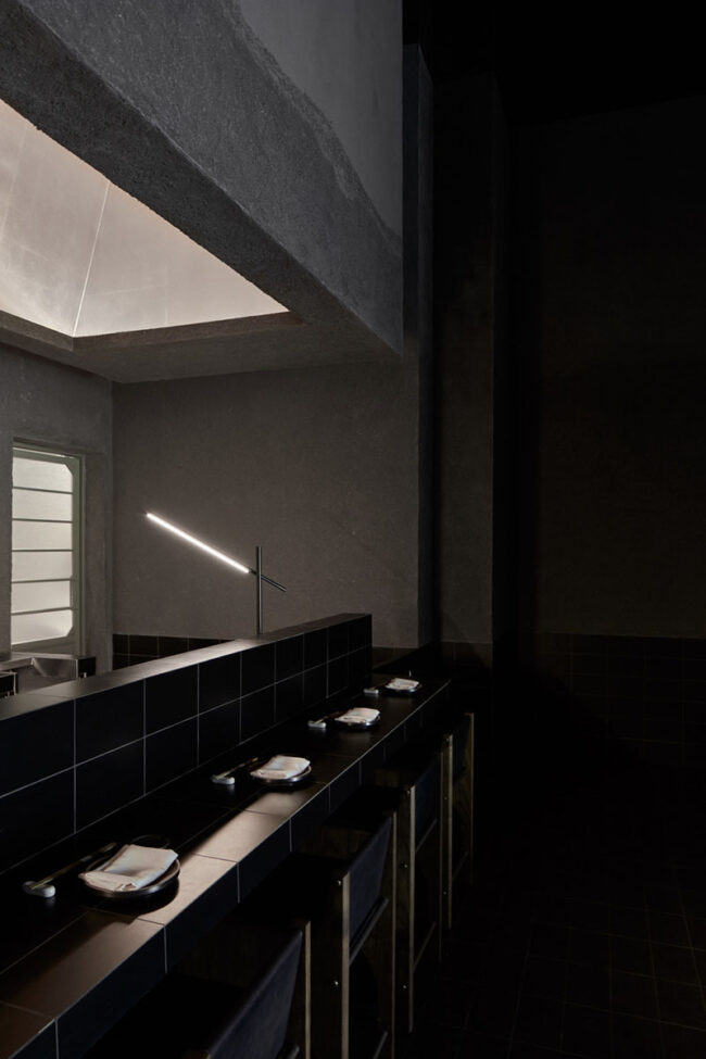 Origami Sushi ofrece una versión minimalista de la mano de VSHD Design