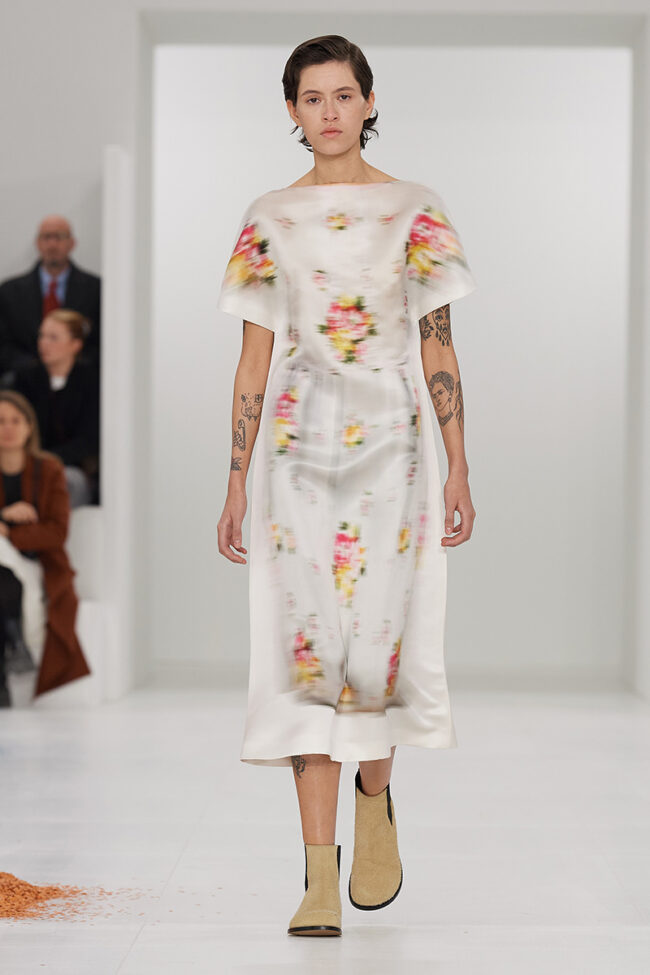 Loewe Mujer FW23 o cómo revolucionar una casa con lo esencial