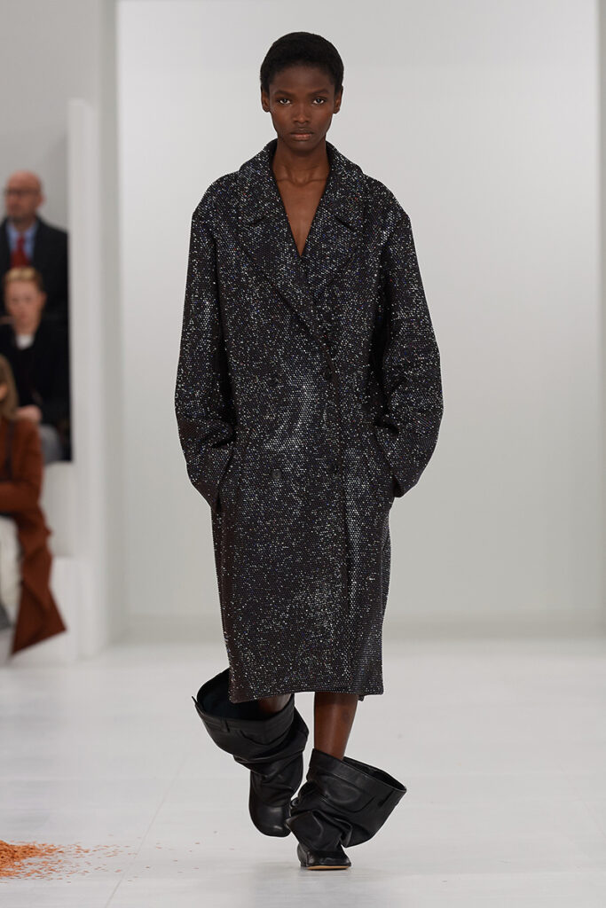 Loewe Mujer FW23 o cómo revolucionar una casa con lo esencial