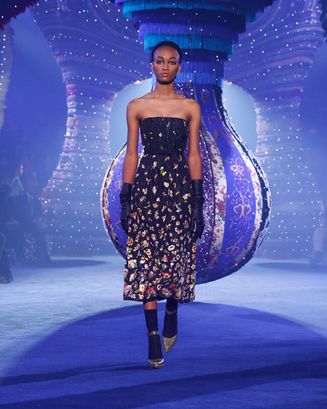 Dior FW23-24 y su mirada contemporánea al archivo de los cincuenta