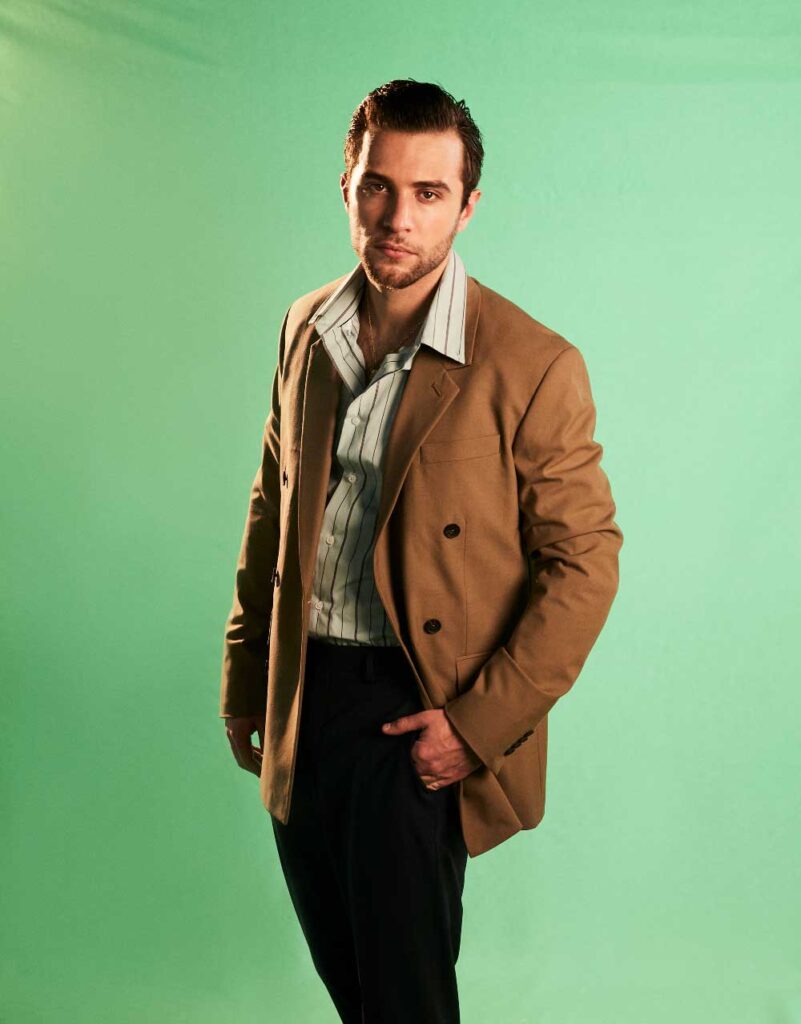 Pol Monen estrena su faceta más sexy como actor y modelo en estas fotos