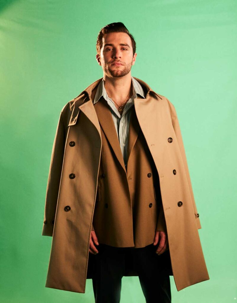 Pol Monen estrena su faceta más sexy como actor y modelo en estas fotos