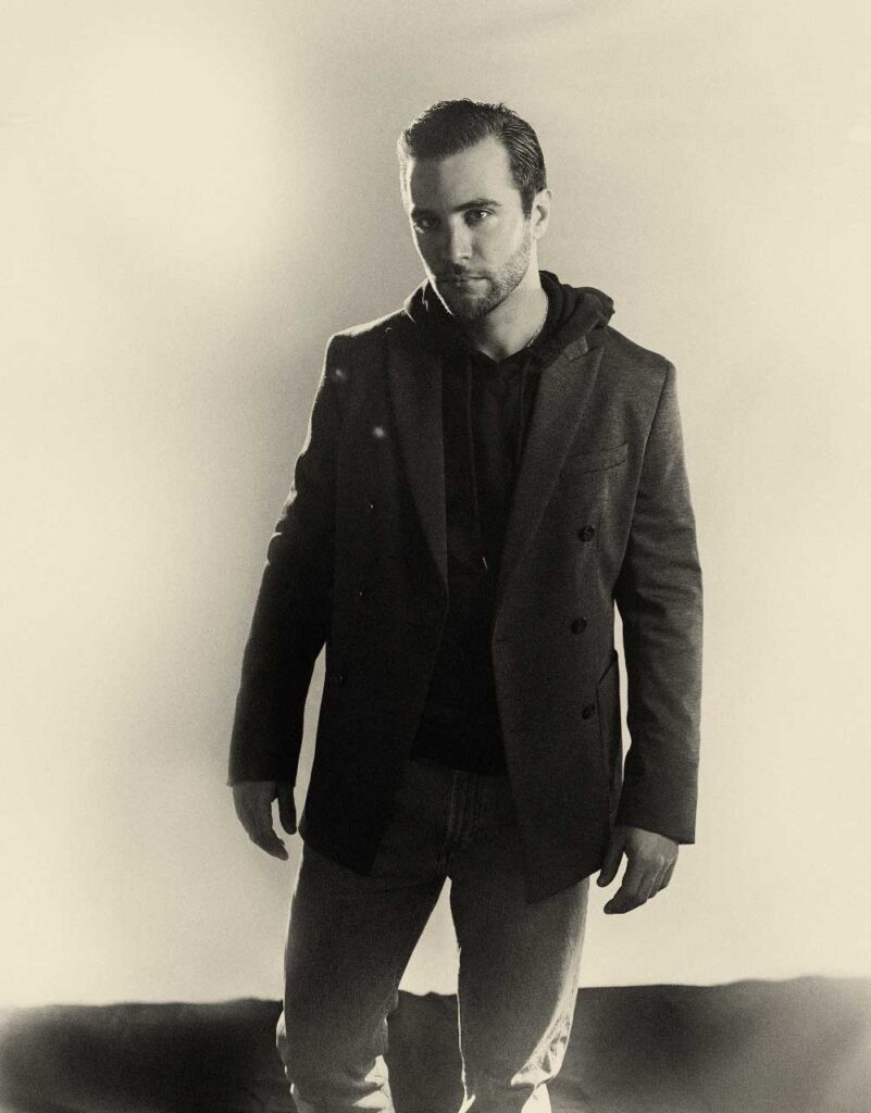 Pol Monen estrena su faceta más sexy como actor y modelo en estas fotos