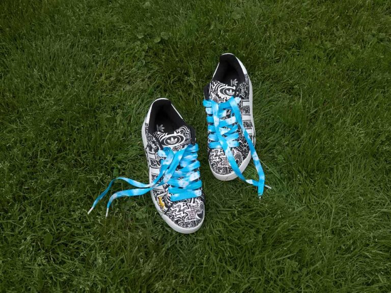 FEWOCiOUS es el artista transgénero que colabora con adidas