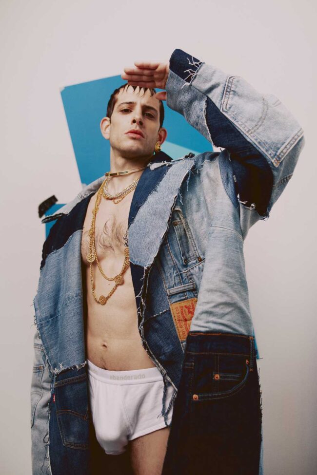 Álex Villazán se hace el loco en esta historia de moda para la revista Neo2