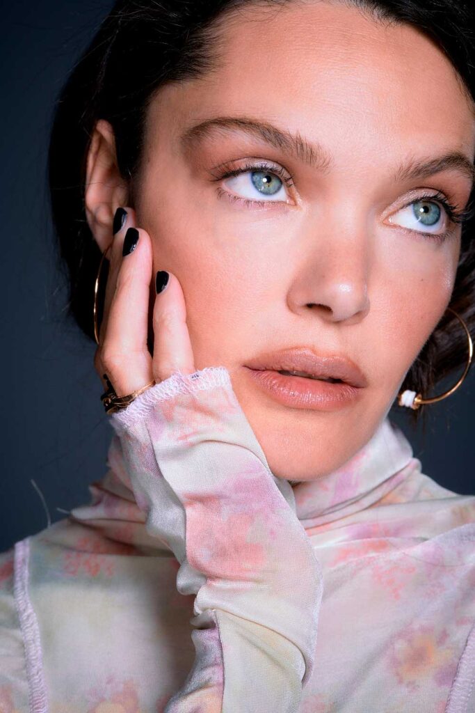 Ana Rujas es mucho más que esa hermosa actriz española de ojos azules