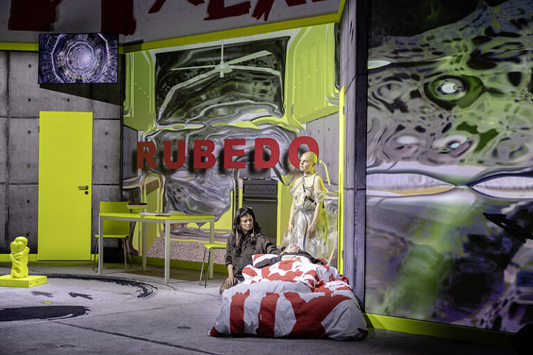 Teatros del Canal estrena en España "Angela (a strange loop)"