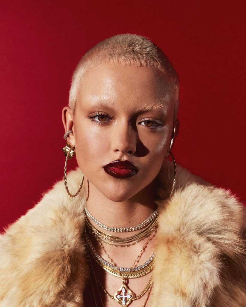 Carmen Walinski es amazona y modelo mallorquina a partes iguales