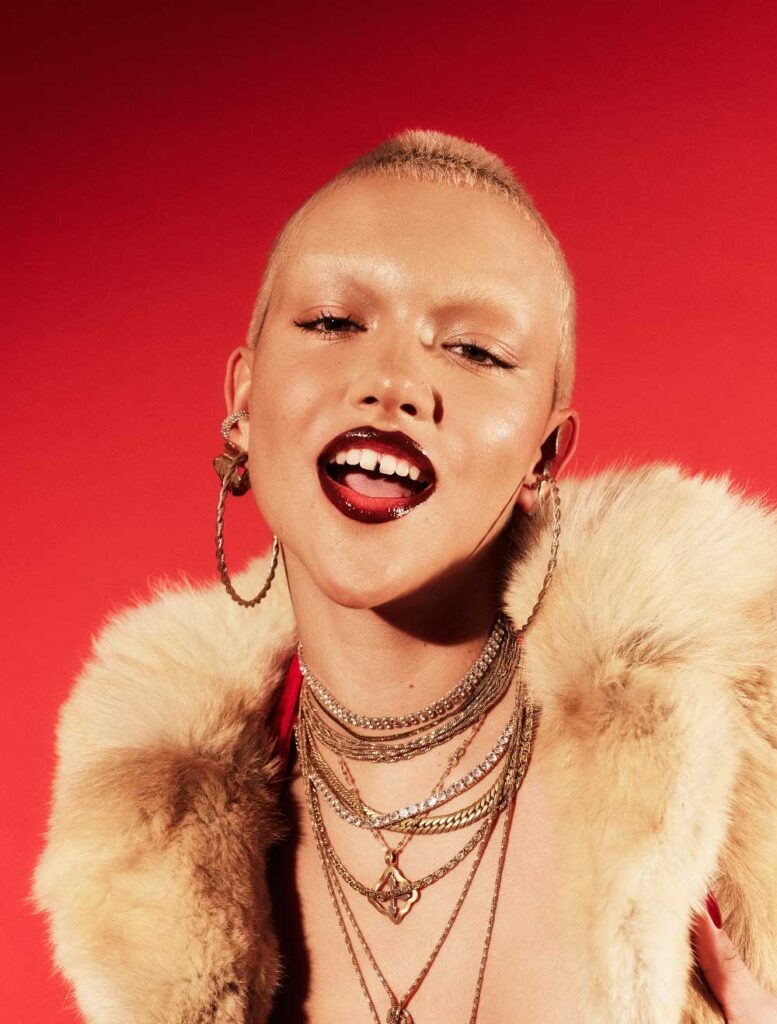 Carmen Walinski es amazona y modelo mallorquina a partes iguales