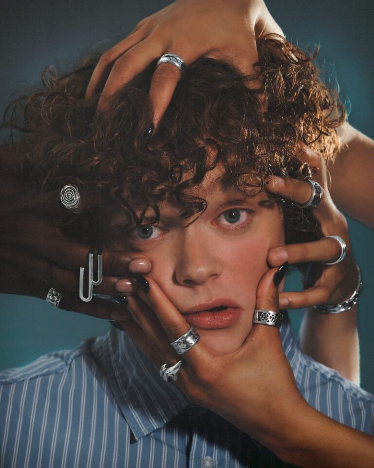 Cold Culture diseña joyas con referencias a sus prendas virales