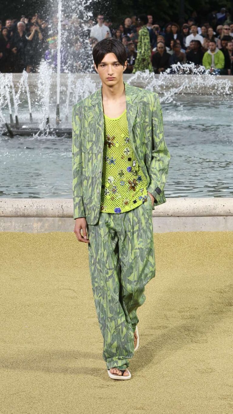 Kenzo SS25: un estudio de oriente, occidente, el pasado y el presente