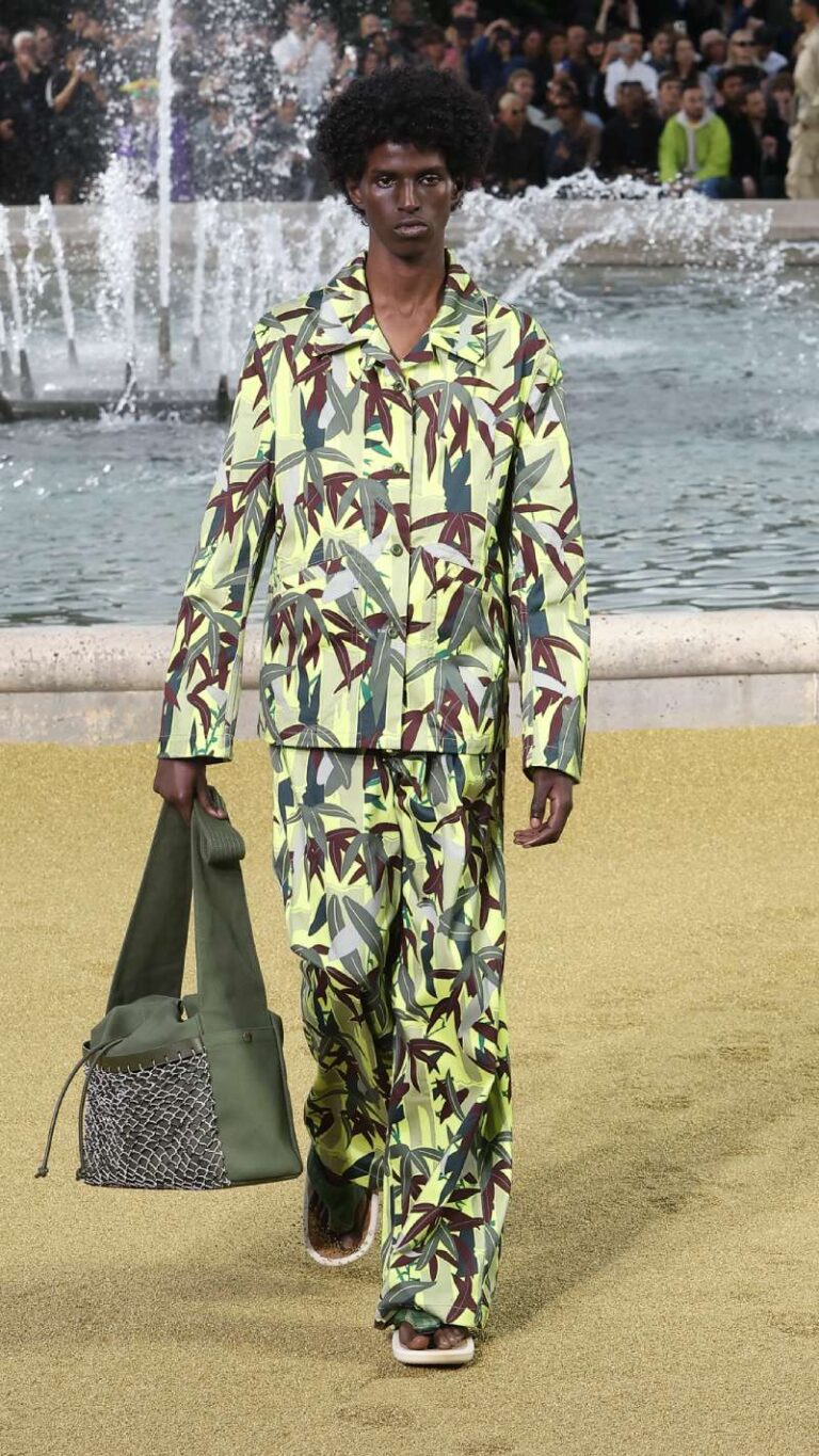 Kenzo SS25: un estudio de oriente, occidente, el pasado y el presente