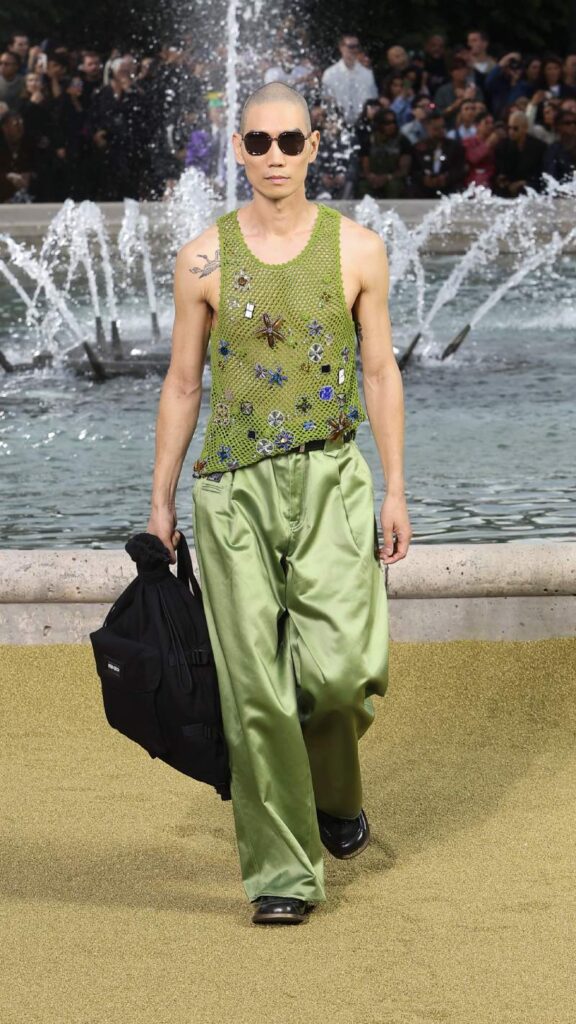 Kenzo SS25: un estudio de oriente, occidente, el pasado y el presente
