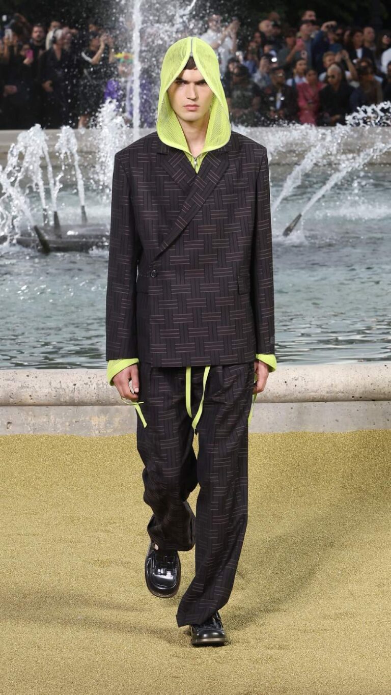 Kenzo SS25: un estudio de oriente, occidente, el pasado y el presente