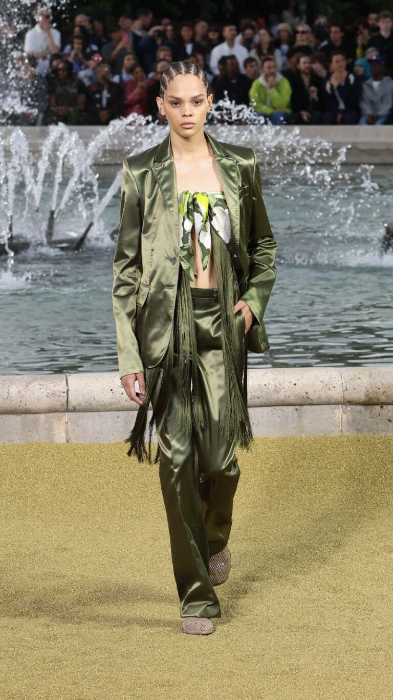 Kenzo SS25: un estudio de oriente, occidente, el pasado y el presente
