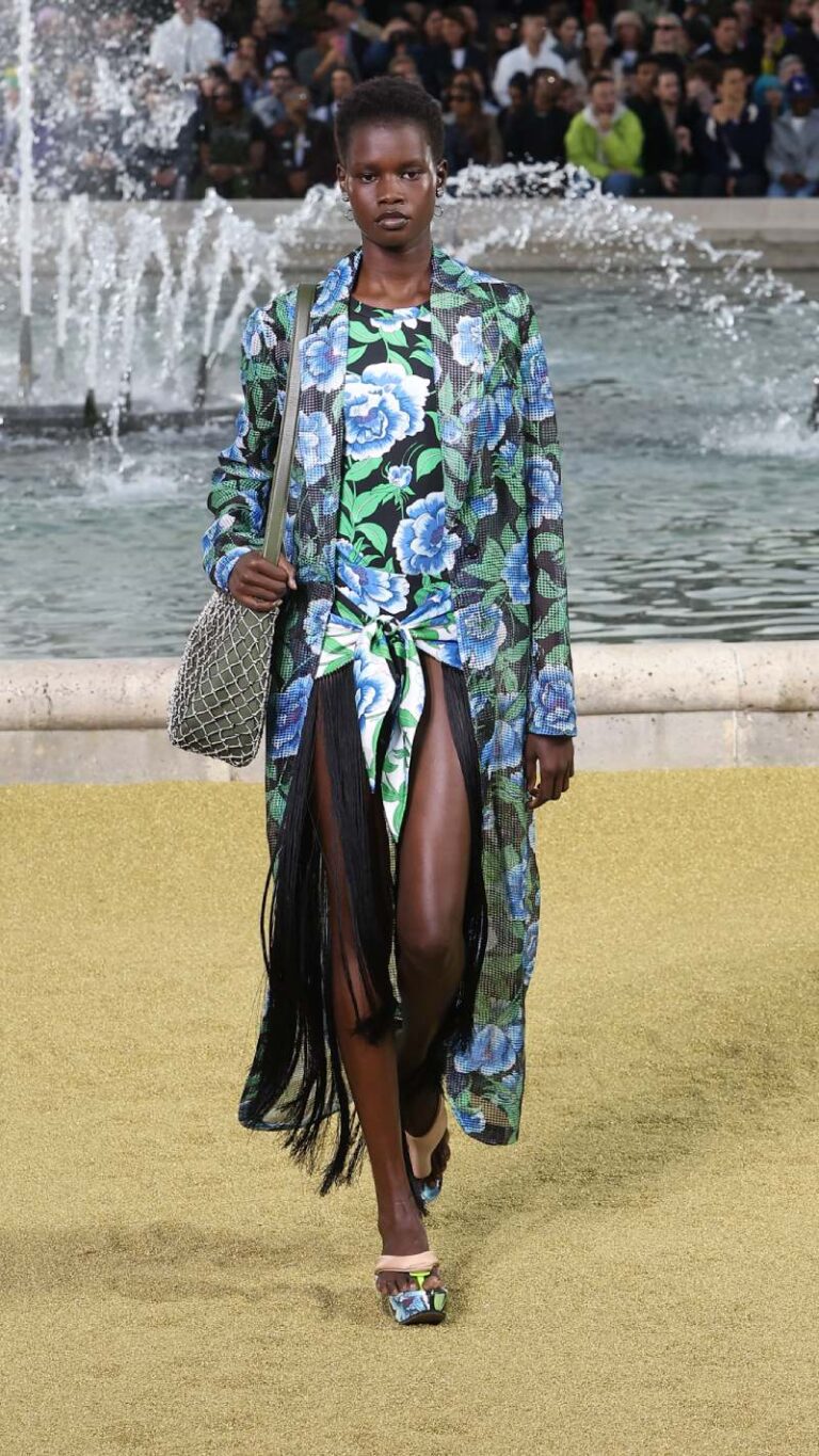 Kenzo SS25: un estudio de oriente, occidente, el pasado y el presente