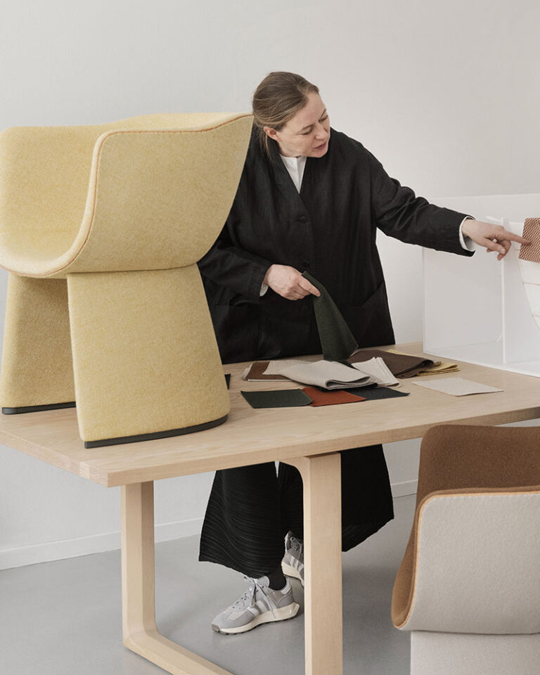 Fritz Hansen lanza Monolit un diseño elegante y versátil de Cecilie Manz
