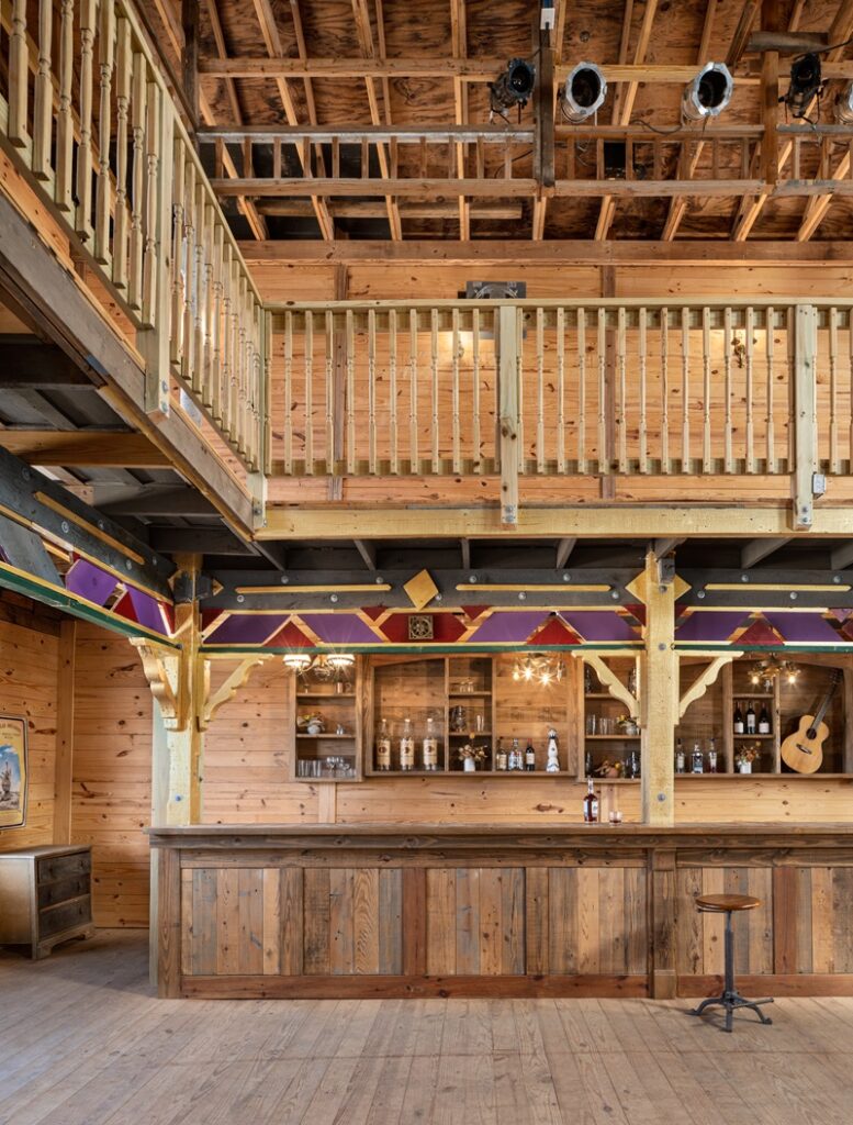 Un rancho para el country renovado por Cushing Terrell en el viejo Oeste