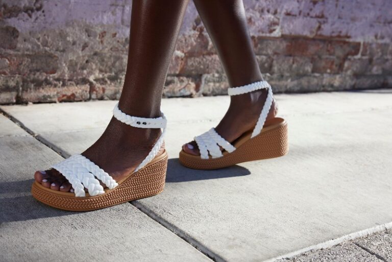 Tres sandalias de Crocs para no llevar cangrejas, bailarinas o mercedita