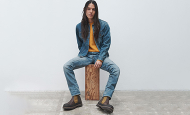 Christian Louboutin llena de cristales y tonos pastel sus iconos para SS24