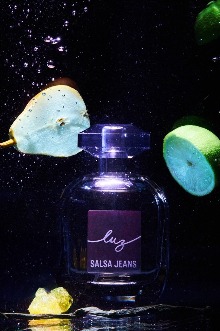 Descubre cómo es el primer perfume de tu marca favorita de vaqueros