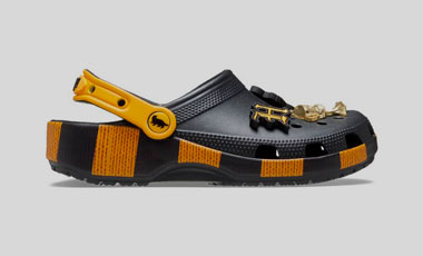 Rauw Alejandro y Crocs diseñan zuecos con estilo japonés tradicional