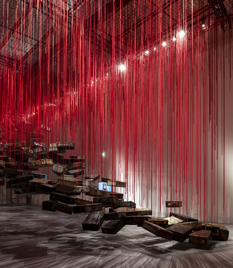 Retrospectiva de Chiharu Shiota en el Grand Palais de París
