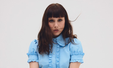 Laura Moray es cantante, actriz, compositora y escritora, y tiene 20 años