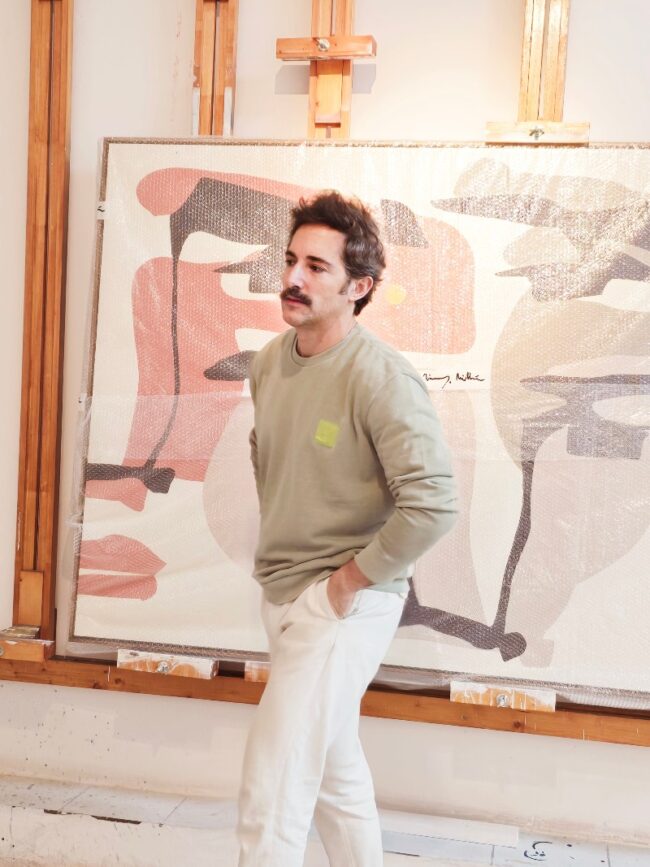 Jimmy Millán, quien es artista plástico, se ha convertido en chico Boston