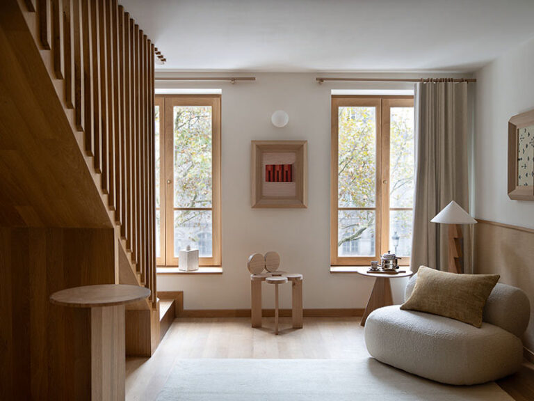 Julien Labrousse dueño y autor del interiorismo Hotel Élysée Montmartre