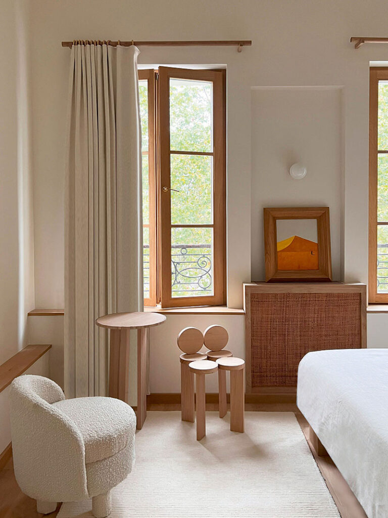 Julien Labrousse dueño y autor del interiorismo Hotel Élysée Montmartre