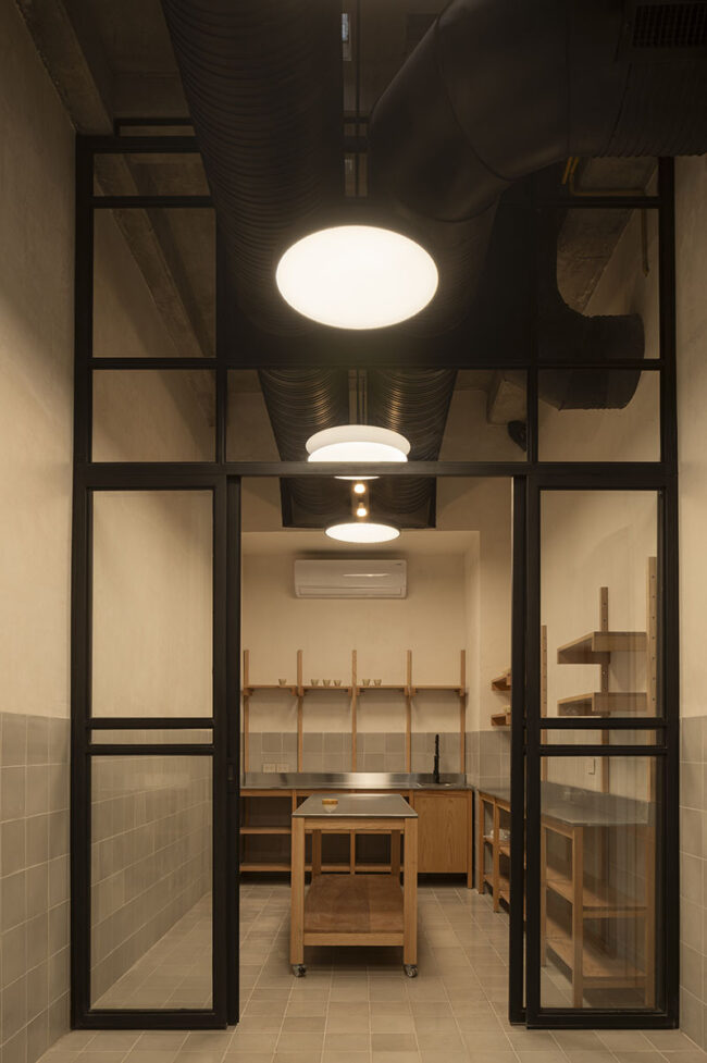 MCH Estudio convierte una vieja casona en un refugio cafetero