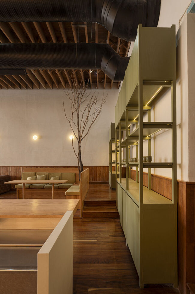 MCH Estudio convierte una vieja casona en un refugio cafetero