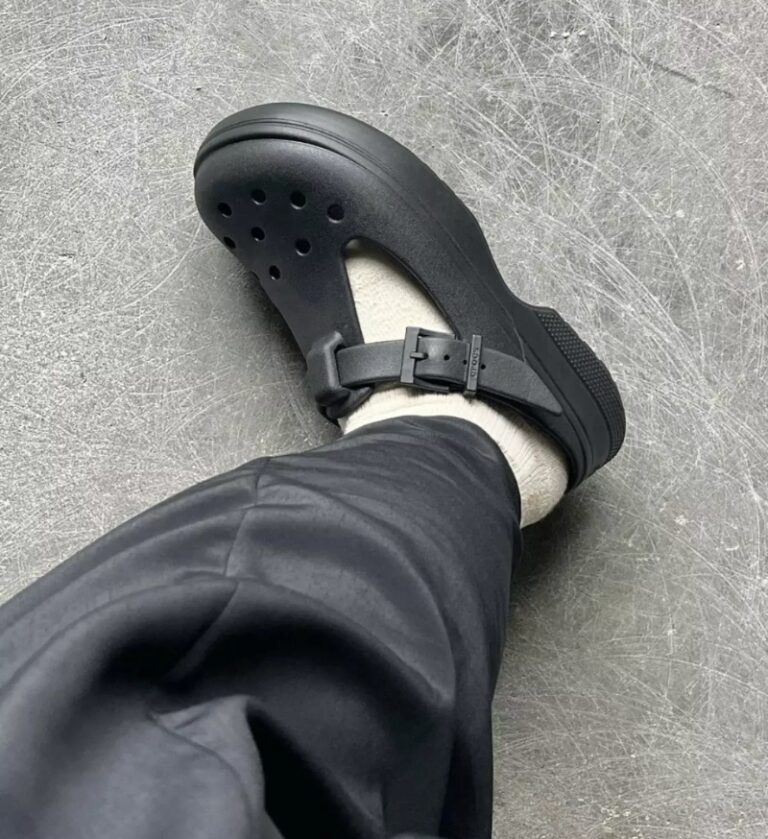 Con Crocs, volverás a disfrutar de los zapatos del uniforme de tu infancia