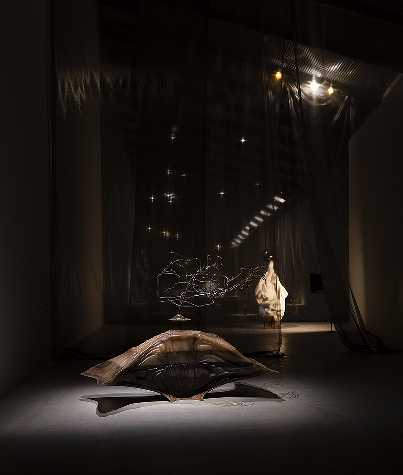 Marguerite Humeau presenta Torches en el Arken de Dinamarca