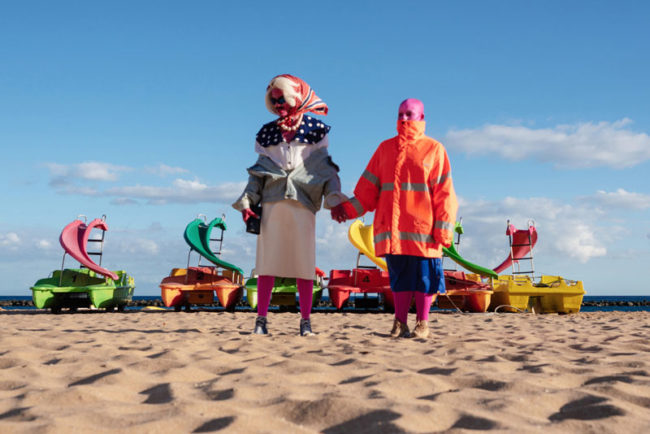 Alex Mercurio con la piel rosa en una historia de moda